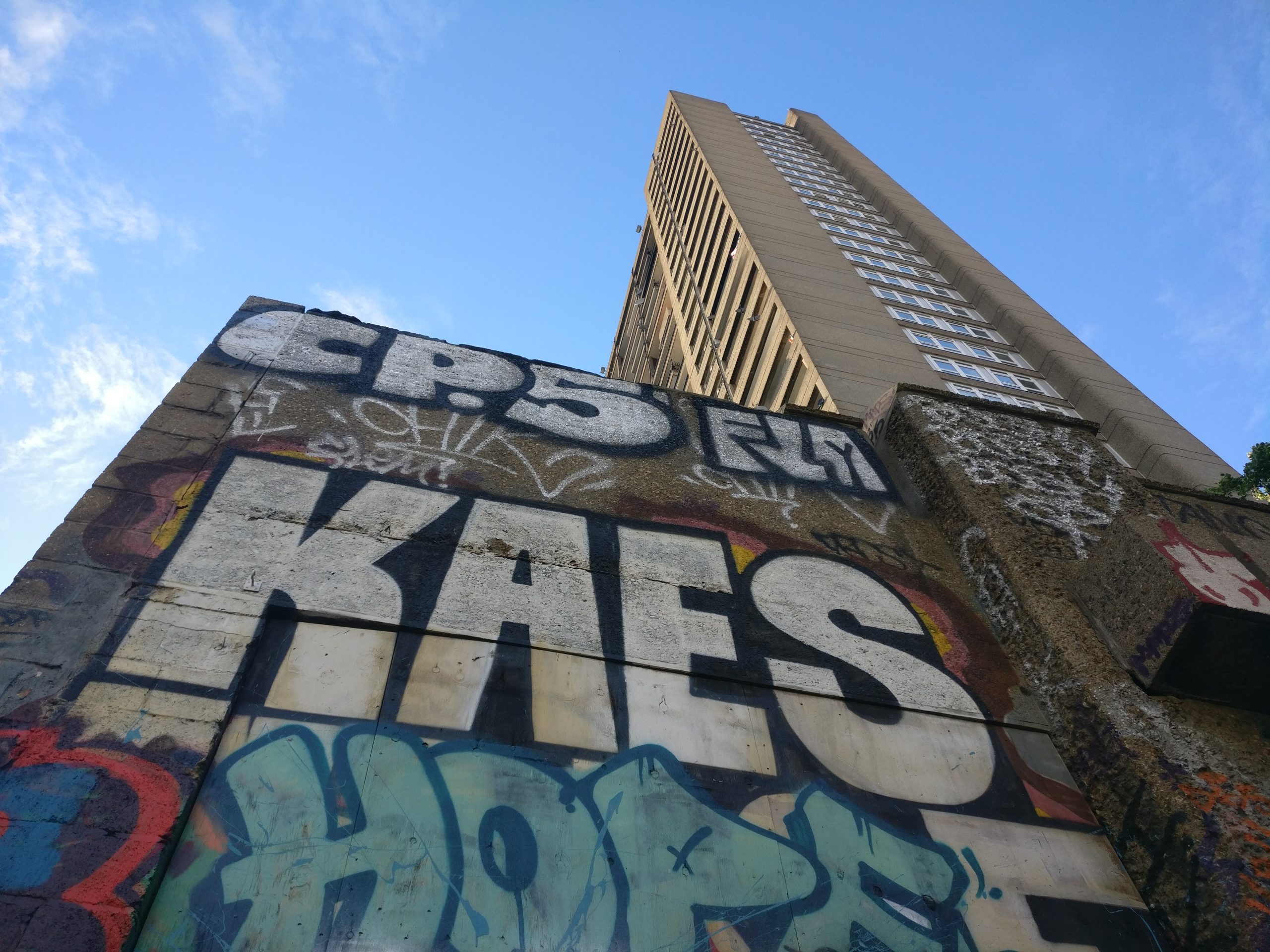 The graffiti of the Trellick Tower in West London - Inspiring City